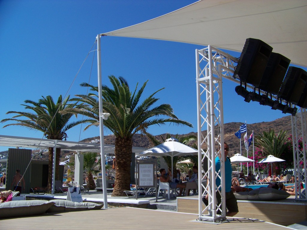 Ios : Far Out, un camping pour la fête (et les jeunes) - Voyager dans ...